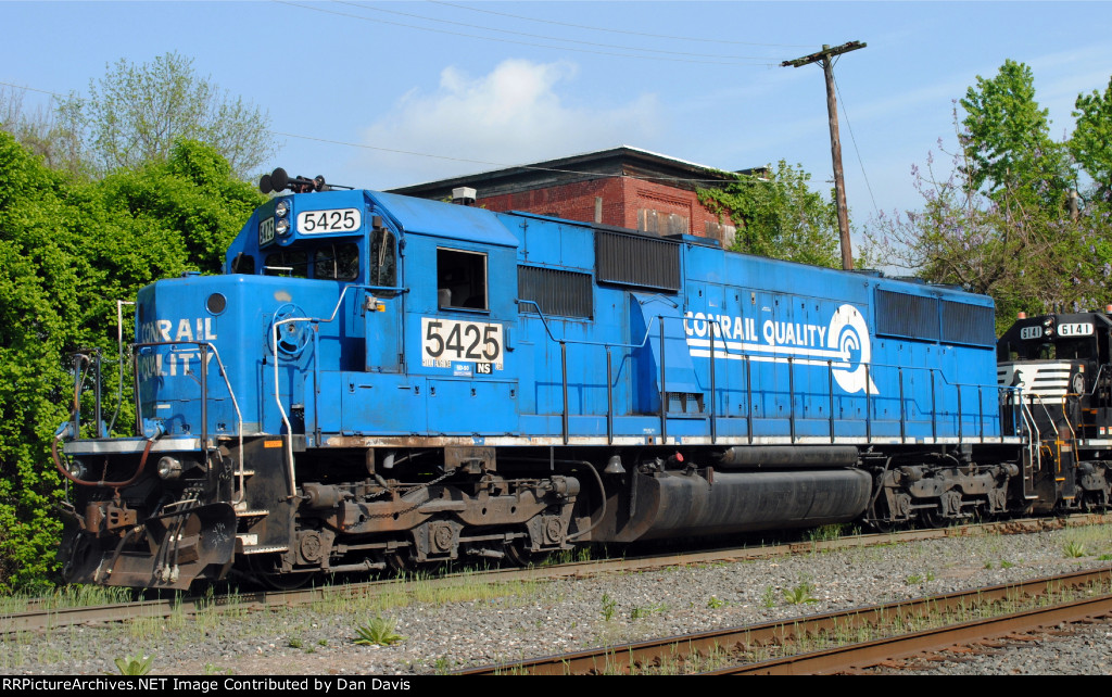 Roster shot of blue NS SD50 5425